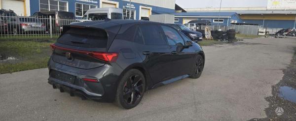 Серый Cupra Born 2024 в Шяуляй, объемом двигателя 0.00 л и пробегом 33 тыс. км за 22900 €, фото 5 на AUTOMOTO.COM.LV