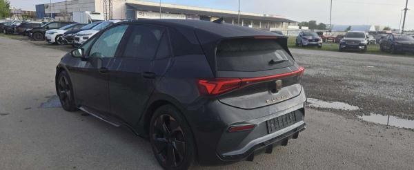 Серый Cupra Born 2024 в Шяуляй, объемом двигателя 0.00 л и пробегом 33 тыс. км за 22900 €, фото 6 на AUTOMOTO.COM.LV
