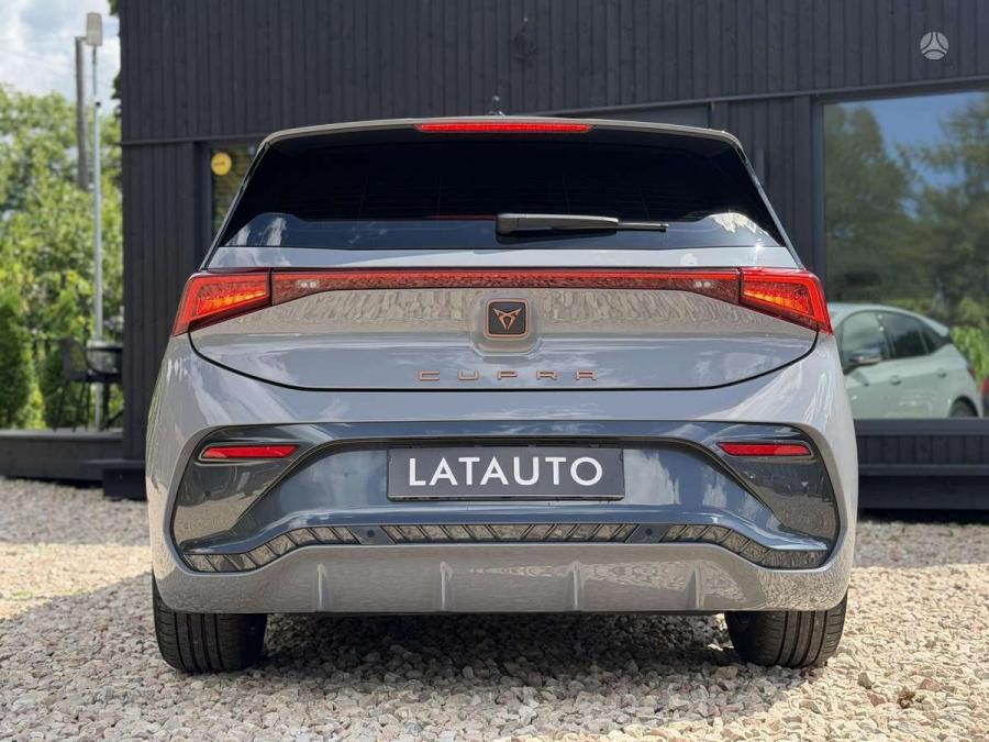 Pelēks Cupra Born 2024 Rīga, ar dzinēja tilpumu 0.00 L un nobraukumu 20 tūkst. km par 26995 €, foto 12 vietnē AUTOMOTO.COM.LV