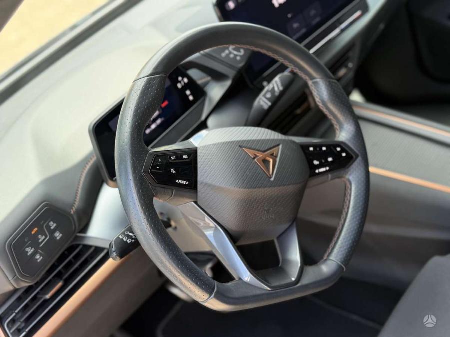 Pelēks Cupra Born 2024 Rīga, ar dzinēja tilpumu 0.00 L un nobraukumu 20 tūkst. km par 26995 €, foto 22 vietnē AUTOMOTO.COM.LV
