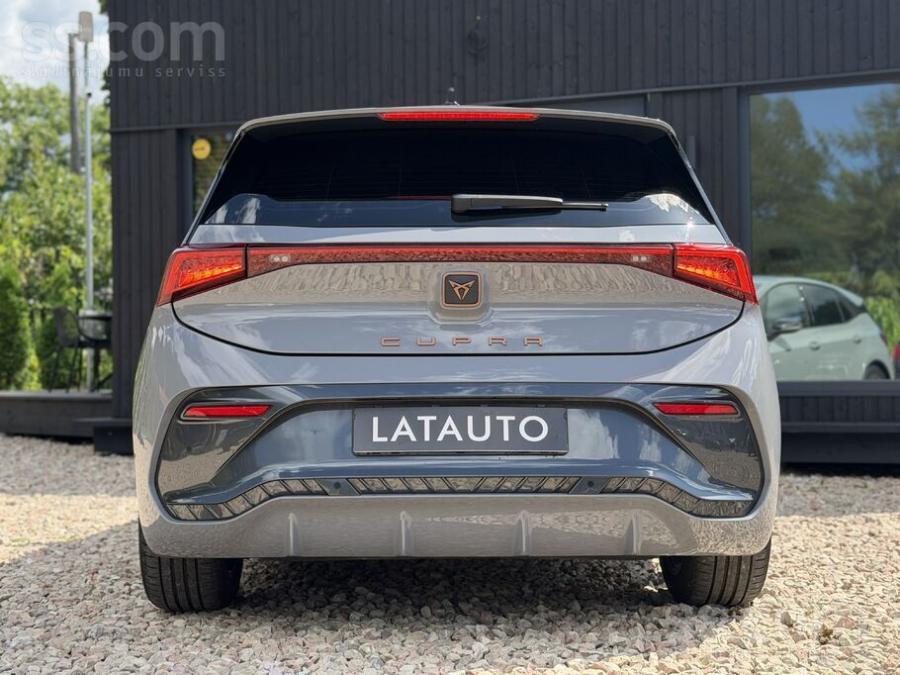 Pelēks Cupra Born 2024 Rīga, ar dzinēja tilpumu 0.00 L un nobraukumu 20 tūkst. km par 26995 €, foto 10 vietnē AUTOMOTO.COM.LV