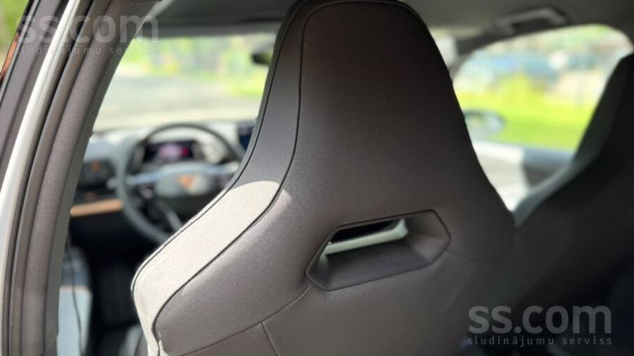 Pelēks Cupra Born 2024 Rīga, ar dzinēja tilpumu 0.00 L un nobraukumu 20 tūkst. km par 26995 €, foto 19 vietnē AUTOMOTO.COM.LV
