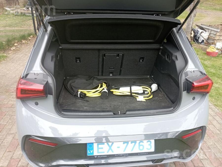 Pelēks Cupra Born 2024 Rīga, ar dzinēja tilpumu 0.00 L un nobraukumu 63 tūkst. km par 24000 €, foto 13 vietnē AUTOMOTO.COM.LV