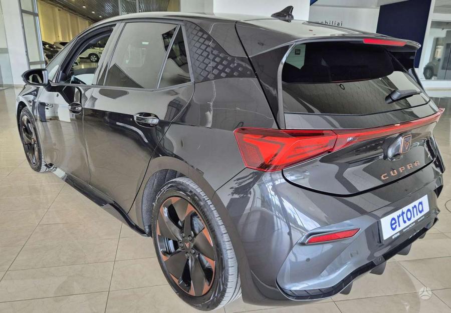 Серый Cupra Born 2024 в Шяуляй, объемом двигателя 0.00 л и пробегом 33 тыс. км за 25900 €, фото 4 на AUTOMOTO.COM.LV