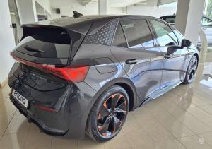 Серый Cupra Born 2024 в Шяуляй, объемом двигателя 0.00 л и пробегом 33 тыс. км за 25900 €, фото 5 на AUTOMOTO.COM.LV