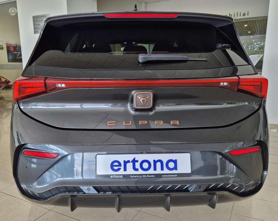 Серый Cupra Born 2024 в Шяуляй, объемом двигателя 0.00 л и пробегом 33 тыс. км за 25900 €, фото 9 на AUTOMOTO.COM.LV