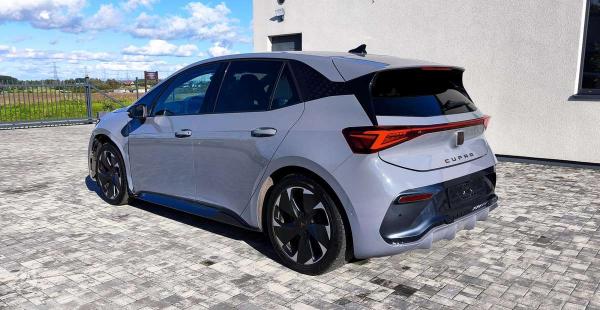 Pelēks Cupra Born 2024 Alīta, ar dzinēja tilpumu 0.00 L un nobraukumu 33 tūkst. km par 16850 €, foto 1 vietnē AUTOMOTO.COM.LV