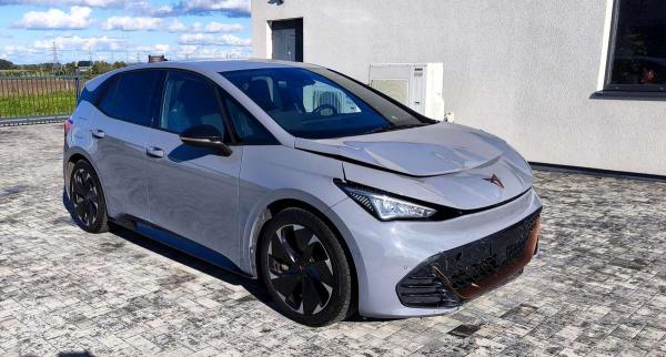 Pelēks Cupra Born 2024 Alīta, ar dzinēja tilpumu 0.00 L un nobraukumu 33 tūkst. km par 16850 €, foto 3 vietnē AUTOMOTO.COM.LV