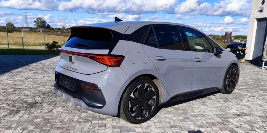 Серый Cupra Born 2024 в Алитус, объемом двигателя 0.00 л и пробегом 33 тыс. км за 16850 €, фото 4 на AUTOMOTO.COM.LV