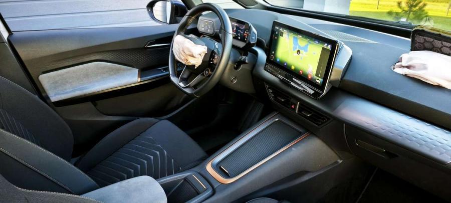 Серый Cupra Born 2024 в Алитус, объемом двигателя 0.00 л и пробегом 33 тыс. км за 16850 €, фото 12 на AUTOMOTO.COM.LV