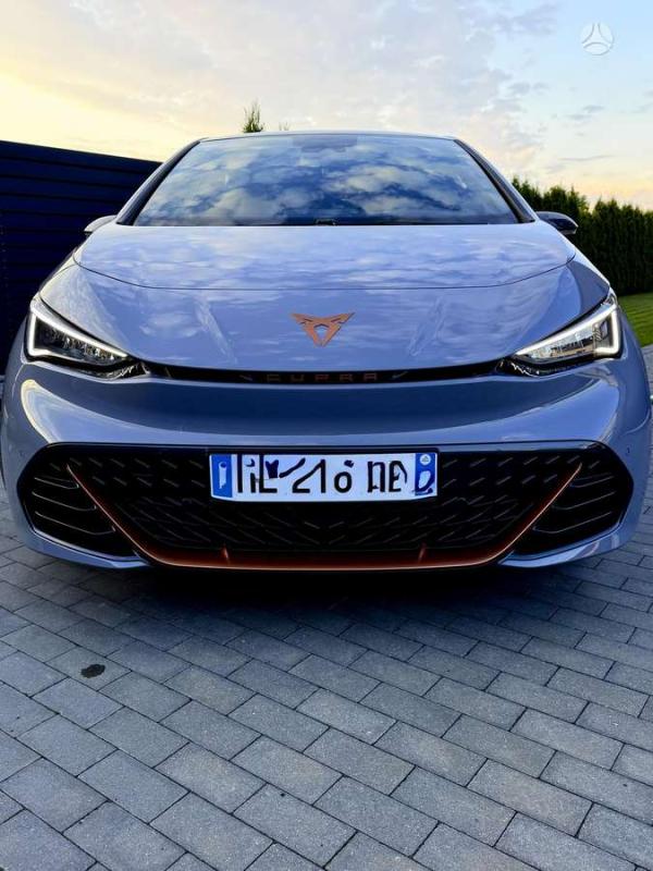 Серый Cupra Born 2025 в Каунас, объемом двигателя 0.00 л и пробегом 16 тыс. км за 32800 €, фото 3 на AUTOMOTO.COM.LV