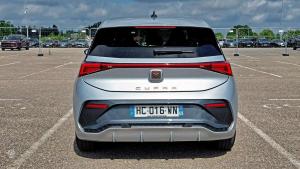 Pelēks Cupra Born 2025 Viļņa, ar dzinēja tilpumu 0.00 L un nobraukumu 29 tūkst. km par 29300 €, foto 9 vietnē AUTOMOTO.COM.LV
