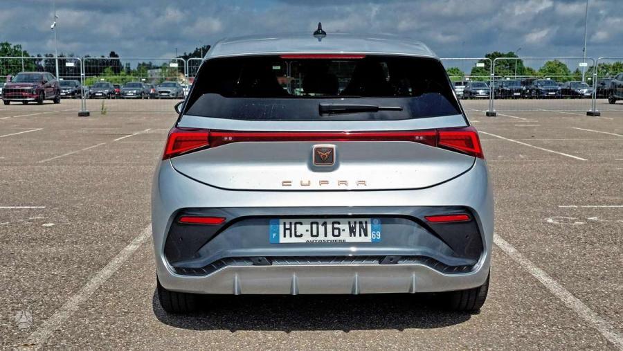 Pelēks Cupra Born 2025 Viļņa, ar dzinēja tilpumu 0.00 L un nobraukumu 29 tūkst. km par 29300 €, foto 9 vietnē AUTOMOTO.COM.LV