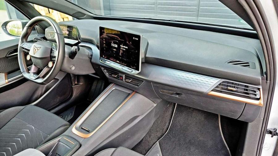 Pelēks Cupra Born 2025 Viļņa, ar dzinēja tilpumu 0.00 L un nobraukumu 29 tūkst. km par 29300 €, foto 24 vietnē AUTOMOTO.COM.LV