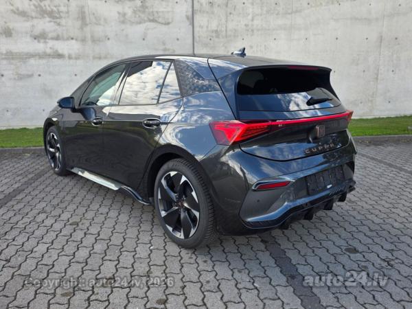 Серый Cupra Born 2023 в Вильянди, объемом двигателя 0.00 л и пробегом 128 тыс. км за 24700 €, фото 4 на AUTOMOTO.COM.LV