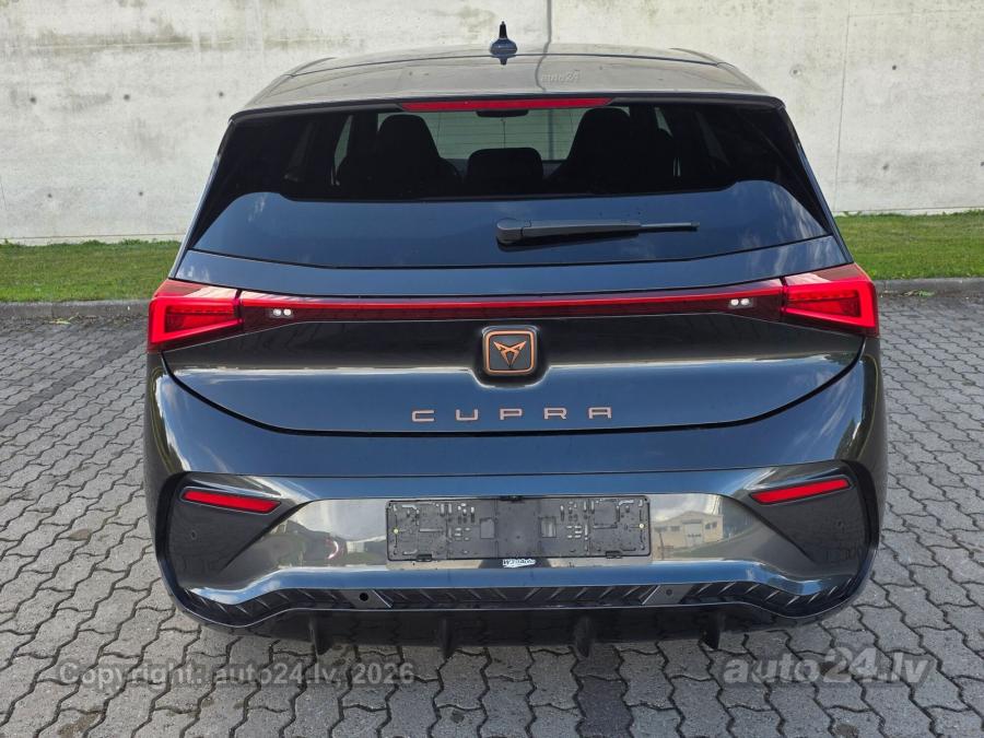 Серый Cupra Born 2023 в Вильянди, объемом двигателя 0.00 л и пробегом 128 тыс. км за 24700 €, фото 7 на AUTOMOTO.COM.LV