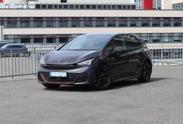 Cupra Born 2023 в Рига, объемом двигателя 0.00 л и пробегом 46 тыс. км за 27280 €, фото 3 на AUTOMOTO.COM.LV