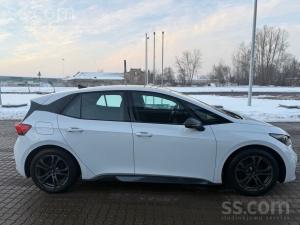 Белый Cupra Born 2022 в Рига, объемом двигателя 0.00 л и пробегом 35 тыс. км за 28900 €, фото 2 на AUTOMOTO.COM.LV
