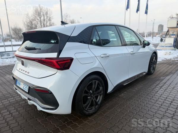 White Cupra Born 2022 in Riga, with an engine capacity of 0.00 L and mileage of 35 thousand km for 28900 €, photo 3 on AUTOMOTO.COM.LV