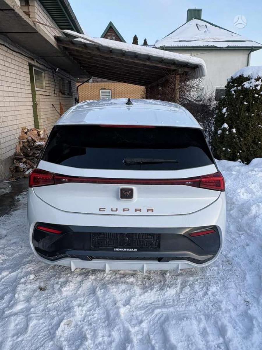 White Cupra Born 2022 in Kaunas, with an engine capacity of 0.00 L and mileage of 51 thousand km for 11700 €, photo 6 on AUTOMOTO.COM.LV
