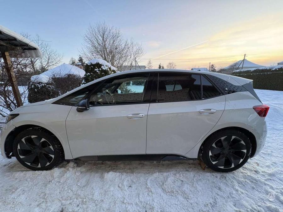 White Cupra Born 2022 in Kaunas, with an engine capacity of 0.00 L and mileage of 51 thousand km for 11700 €, photo 9 on AUTOMOTO.COM.LV