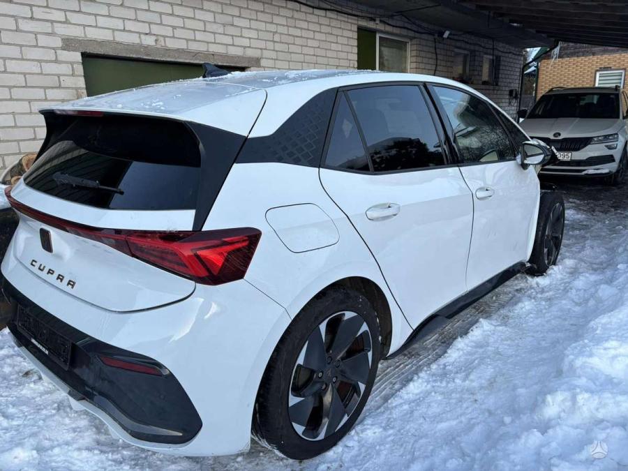 White Cupra Born 2022 in Kaunas, with an engine capacity of 0.00 L and mileage of 51 thousand km for 11700 €, photo 3 on AUTOMOTO.COM.LV