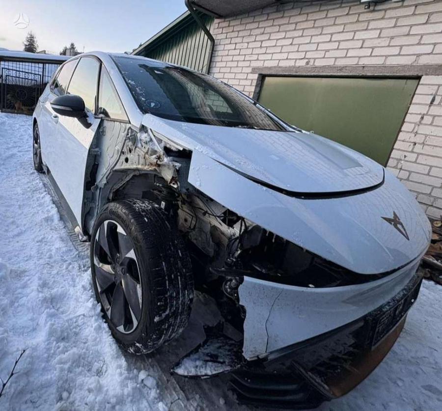 White Cupra Born 2022 in Kaunas, with an engine capacity of 0.00 L and mileage of 51 thousand km for 11700 €, photo 12 on AUTOMOTO.COM.LV