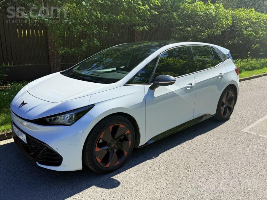 White Cupra Born 2022 in Riga, with an engine capacity of 0.00 L and mileage of 39 thousand km for 23700 €, photo 1 on AUTOMOTO.COM.LV