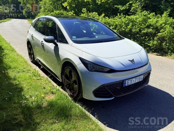 Белый Cupra Born 2022 в Рига, объемом двигателя 0.00 л и пробегом 39 тыс. км за 23700 €, фото 2 на AUTOMOTO.COM.LV