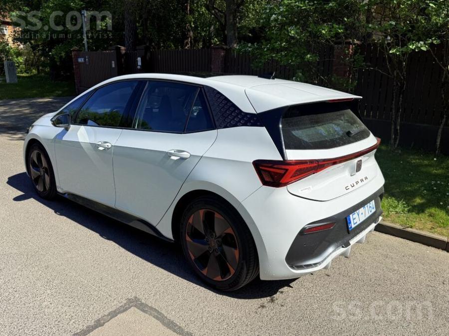 White Cupra Born 2022 in Riga, with an engine capacity of 0.00 L and mileage of 39 thousand km for 23700 €, photo 4 on AUTOMOTO.COM.LV