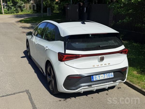 Белый Cupra Born 2022 в Рига, объемом двигателя 0.00 л и пробегом 39 тыс. км за 23700 €, фото 4 на AUTOMOTO.COM.LV