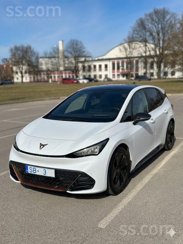Белый Cupra Born 2022 в Рига, объемом двигателя 0.00 л и пробегом 99 тыс. км за 26900 €, фото 1 на AUTOMOTO.COM.LV