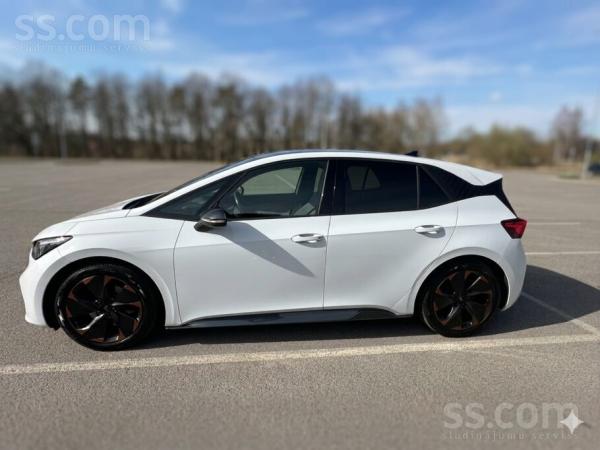 Белый Cupra Born 2022 в Рига, объемом двигателя 0.00 л и пробегом 99 тыс. км за 26900 €, фото 3 на AUTOMOTO.COM.LV