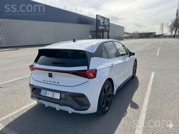 Белый Cupra Born 2022 в Рига, объемом двигателя 0.00 л и пробегом 99 тыс. км за 26900 €, фото 4 на AUTOMOTO.COM.LV