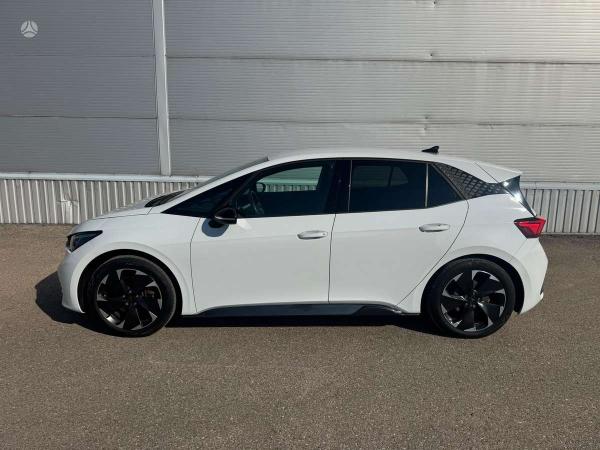 Белый Cupra Born 2022 в Каунас, объемом двигателя 0.00 л и пробегом 55 тыс. км за 20800 €, фото 5 на AUTOMOTO.COM.LV