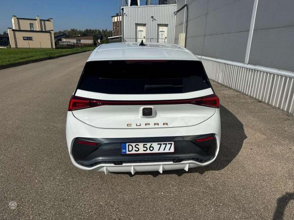 Белый Cupra Born 2022 в Каунас, объемом двигателя 0.00 л и пробегом 55 тыс. км за 20800 €, фото 7 на AUTOMOTO.COM.LV