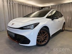 Белый Cupra Born 2023 в Рига, объемом двигателя 0.00 л и пробегом 99 тыс. км за 22990 €, фото  на AUTOMOTO.COM.LV