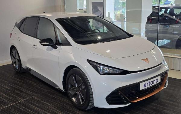 Белый Cupra Born 2023 в Шяуляй, объемом двигателя 0.00 л и пробегом 22 тыс. км за 24900 €, фото 1 на AUTOMOTO.COM.LV
