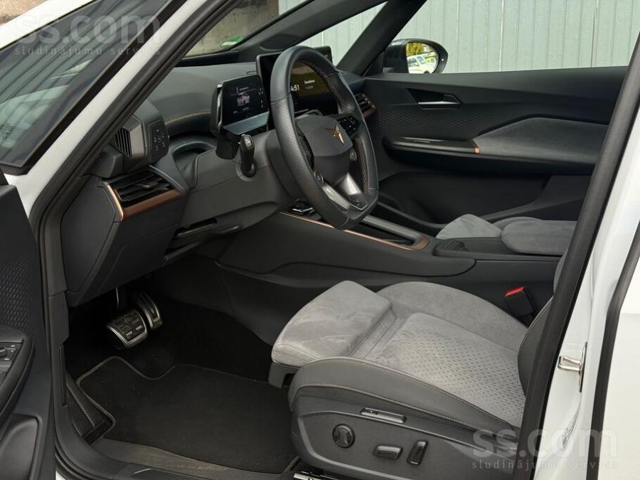 White Cupra Born 2024 in Riga, with an engine capacity of 0.00 L and mileage of 13 thousand km for 28800 €, photo 8 on AUTOMOTO.COM.LV