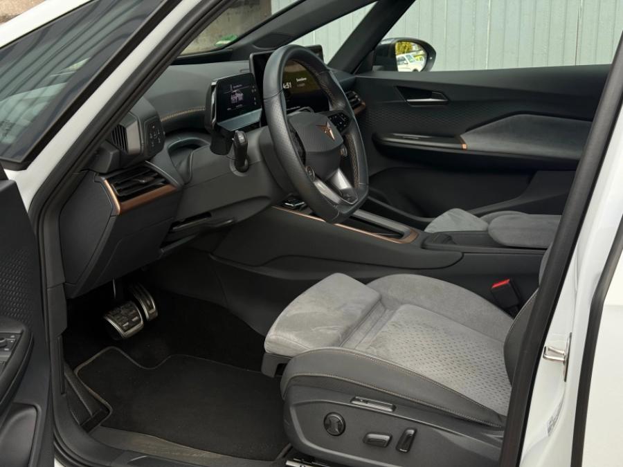 White Cupra Born 2024 in Riga, with an engine capacity of 0.00 L and mileage of 13 thousand km for 29980 €, photo 13 on AUTOMOTO.COM.LV