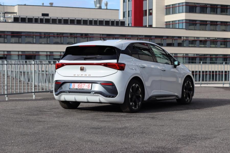 White Cupra Born 2024 in Riga, with an engine capacity of 0.00 L and mileage of 13 thousand km for 29980 €, photo 14 on AUTOMOTO.COM.LV