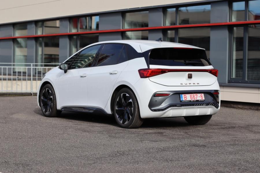 White Cupra Born 2024 in Riga, with an engine capacity of 0.00 L and mileage of 13 thousand km for 29980 €, photo 16 on AUTOMOTO.COM.LV