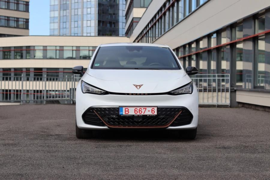 White Cupra Born 2024 in Riga, with an engine capacity of 0.00 L and mileage of 13 thousand km for 29980 €, photo 18 on AUTOMOTO.COM.LV