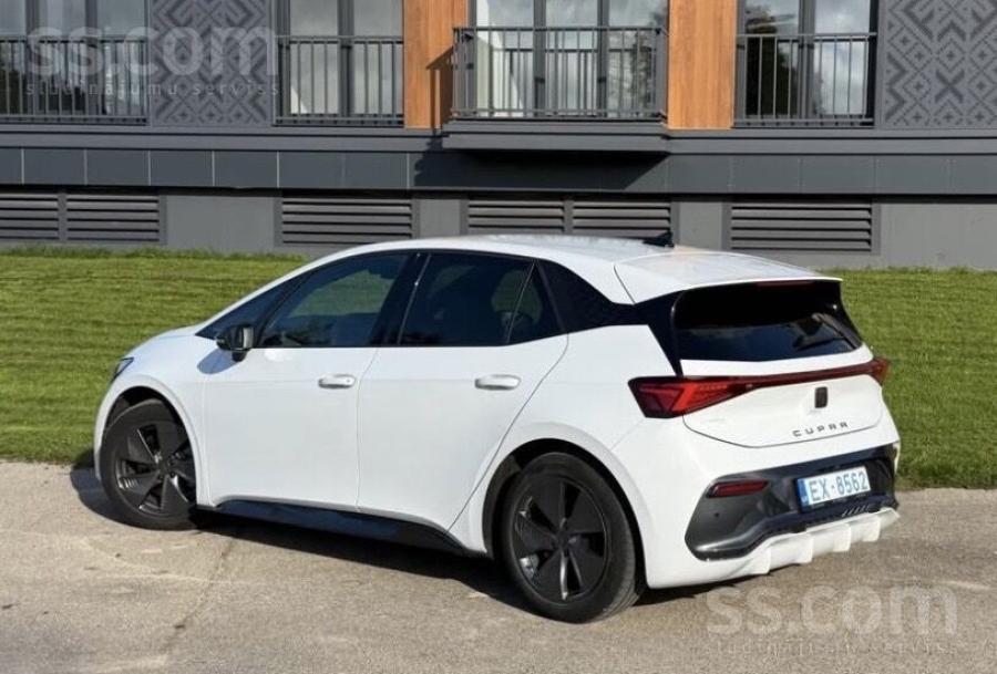 White Cupra Born 2024 in Riga, with an engine capacity of 0.00 L and mileage of 27 thousand km for 28900 €, photo 4 on AUTOMOTO.COM.LV