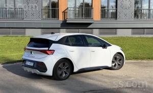 White Cupra Born 2024 in Riga, with an engine capacity of 0.00 L and mileage of 27 thousand km for 28900 €, photo 5 on AUTOMOTO.COM.LV