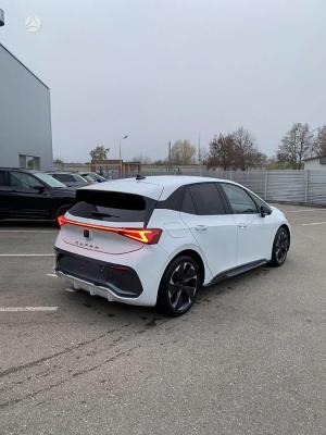 Balts Cupra Born 2025 Kauņa, ar dzinēja tilpumu 0.00 L un nobraukumu 1 tūkst. km par 35500 €, foto  vietnē AUTOMOTO.COM.LV