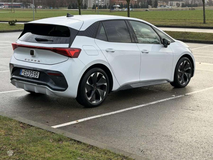 Белый Cupra Born 2025 в Каунас, объемом двигателя 0.00 л и пробегом 1 тыс. км за 35500 €, фото 3 на AUTOMOTO.COM.LV