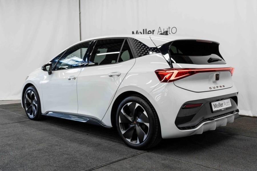 Белый Cupra Born 2022 в Таллин, объемом двигателя 0.10 л и пробегом 60 тыс. км за 27900 €, фото 4 на AUTOMOTO.COM.LV