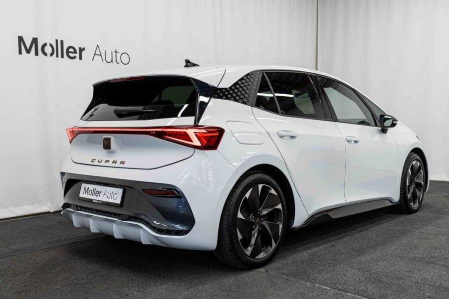 Белый Cupra Born 2022 в Таллин, объемом двигателя 0.10 л и пробегом 60 тыс. км за 27900 €, фото 5 на AUTOMOTO.COM.LV