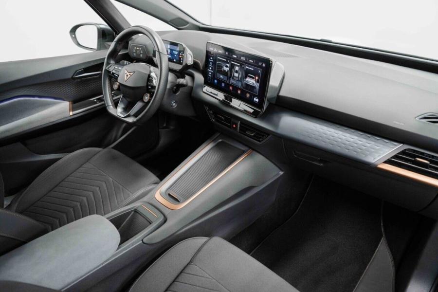 Белый Cupra Born 2022 в Таллин, объемом двигателя 0.10 л и пробегом 60 тыс. км за 27900 €, фото 8 на AUTOMOTO.COM.LV
